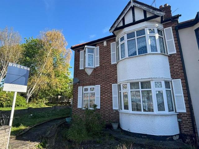 Coolgardie Avenue, Highams Park 4 bed end of terrace house to rent £2,750 pcm £635 pw