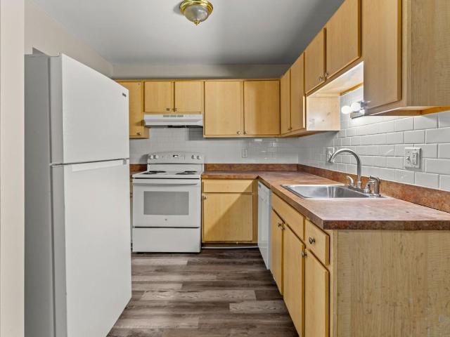 COOLIDGE ON 9 2 Bedroom Apartment for Rent at 21800 Coolidge Hwy, Oak Park, MI 48237