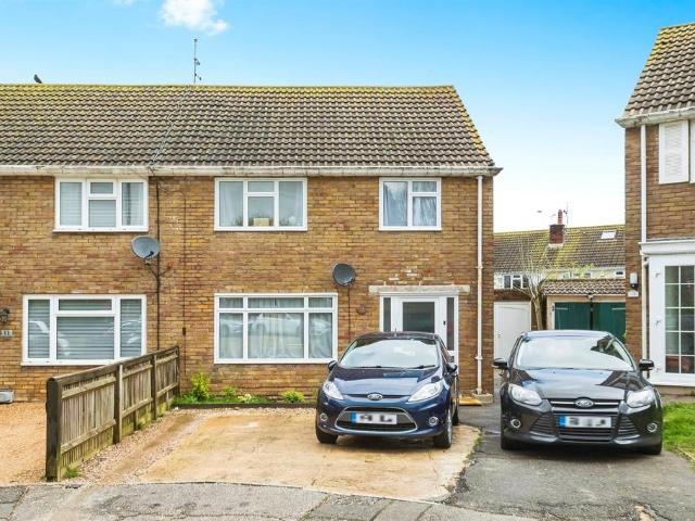 Coombe Close, CRAWLEY 3 bed semi detached house to rent £1,850 pcm £427 pw