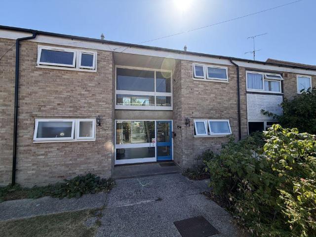 Coombe Crescent, Pulborough 2 bed apartment to rent £1,295 pcm £299 pw