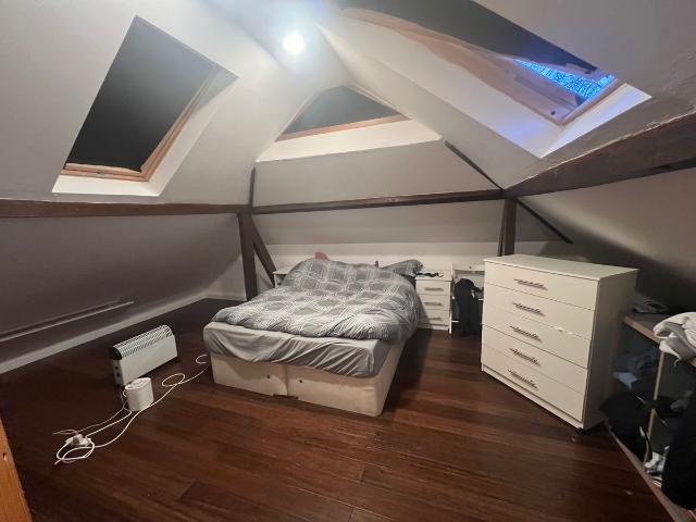 Coombe Farm, Oaks Road CR0, 2 bed flat to rent, £1,300 pcm | PrimeLocation