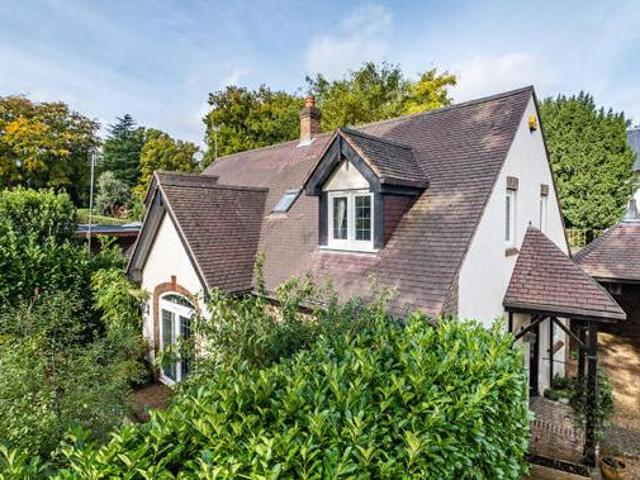 Coombe Hill Road, Kingston Upon Thames, 3 Bedroom Detached