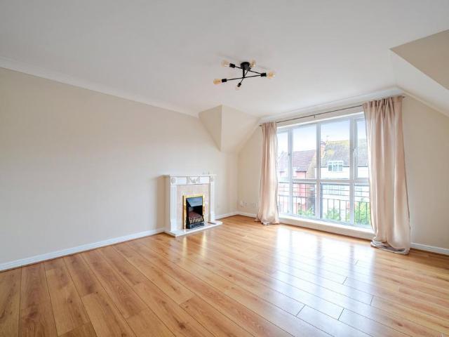 Coombe Lodge, 6 Manorgate Road. 2 bed flat to rent £2,100 pcm £485 pw