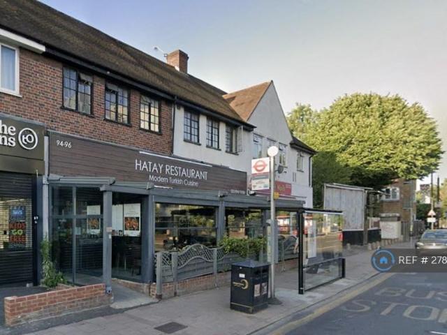Coombe Lane, London, SW20 2 bed flat to rent £1,650 pcm £381 pw