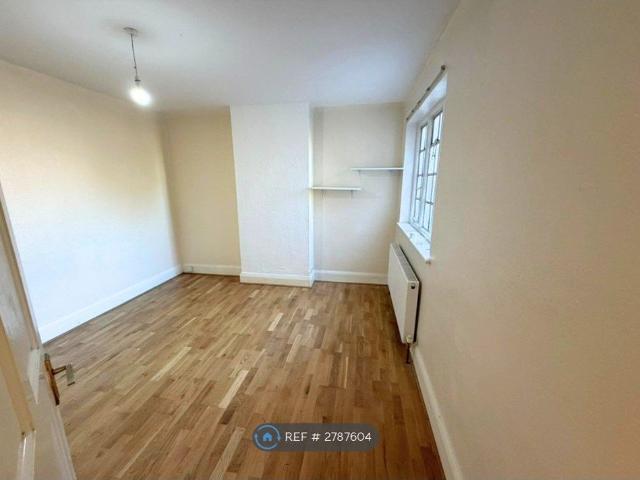 Coombe Lane, London SW20, 2 bed flat to rent, £1,650 pcm | PrimeLocation