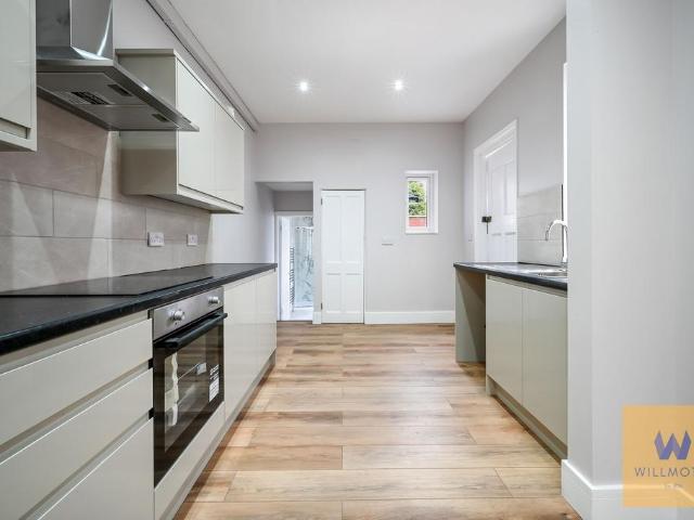 Coombe Lane, London, SW20 2 bed flat to rent £2,200 pcm £508 pw