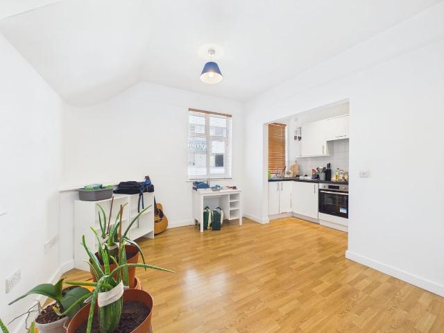 Coombe Lane, Raynes Park SW20, 1 bed flat to rent, £1,550 pcm | PrimeLocation