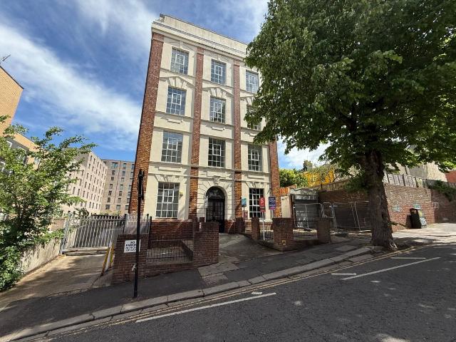 Coombe Road, Brighton BN2, 2 bed flat to rent, £1,400 pcm | PrimeLocation