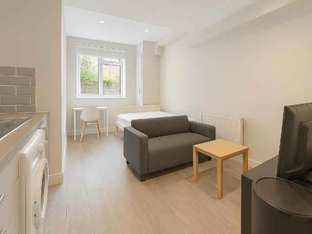 Coombe Road, Brighton BN2, 2 bed flat to rent, £1,700 pcm | PrimeLocation