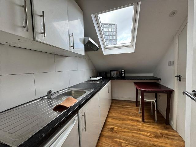Coombe Road, Croydon, CR0 Studio to rent £1,150 pcm £265 pw