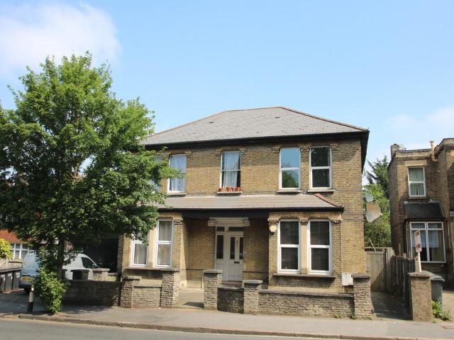 Coombe Road, Croydon 1 bed ground floor flat to rent £1,325 pcm £306 pw