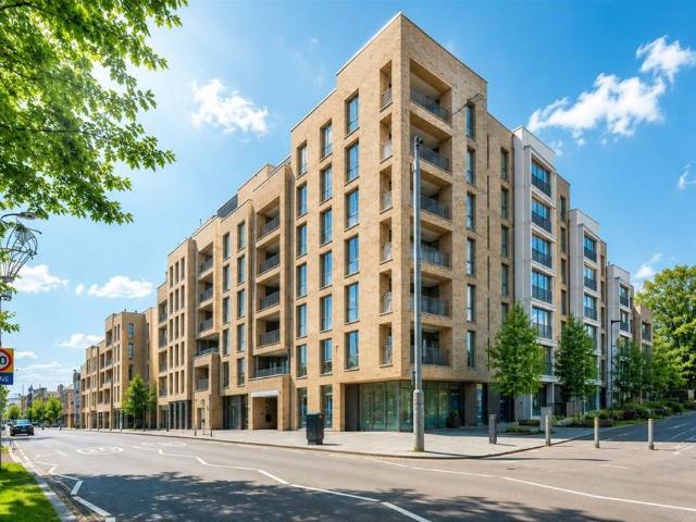Coombe Road, New Malden KT3 1 bed flat to rent £2,100 pcm £485 pw