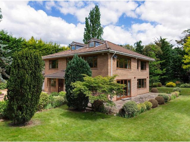 Coombe Ridings, Kingston Upon Thames. 5 bed detached house to rent £8,500 pcm £1,962 pw