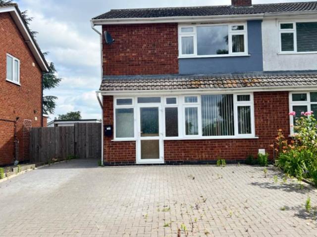 Coombe Rise, Oadby LE2 3 bed semi detached house to rent £1,275 pcm £294 pw