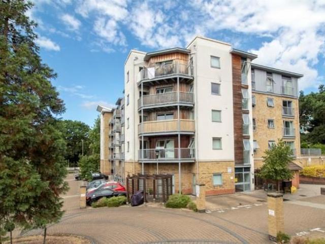 Coombe Way, Farnborough GU14, 1 bed flat to rent, £1,150 pcm | PrimeLocation