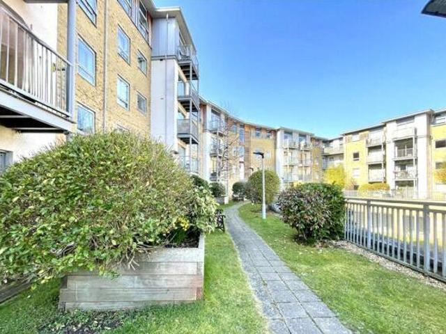 Coombe Way, Farnborough, 1 Bedroom Flat
