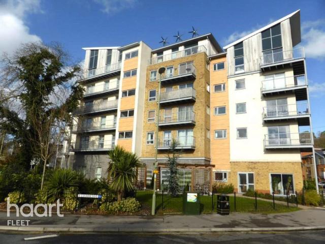 Coombe Way, FARNBOROUGH 2 bed apartment to rent £1,395 pcm £322 pw