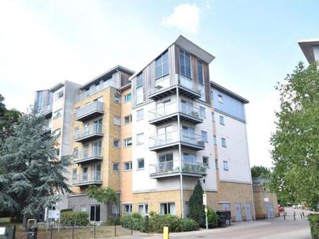 Coombe Way, Farnborough, 2 Bedroom Apartment