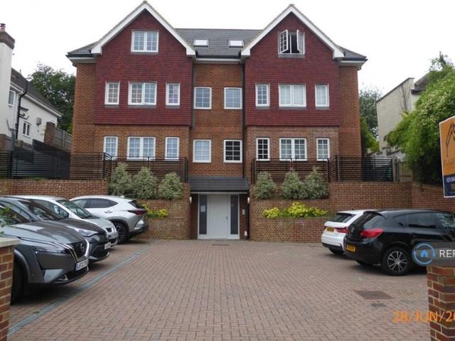 Coombes House, Purley, CR8 3 bed flat to rent £1,950 pcm £450 pw