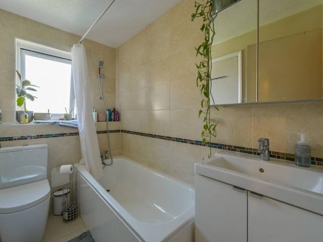 Coopers Close, Whitechapel, London E1, 1 bed flat to rent, £1,842 pcm | PrimeLocation