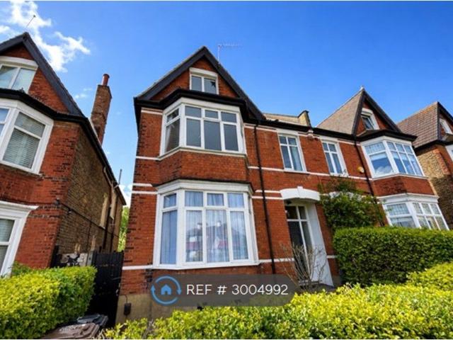 Coopers Lane, London SE12, 3 bed flat to rent, £2,400 pcm | PrimeLocation