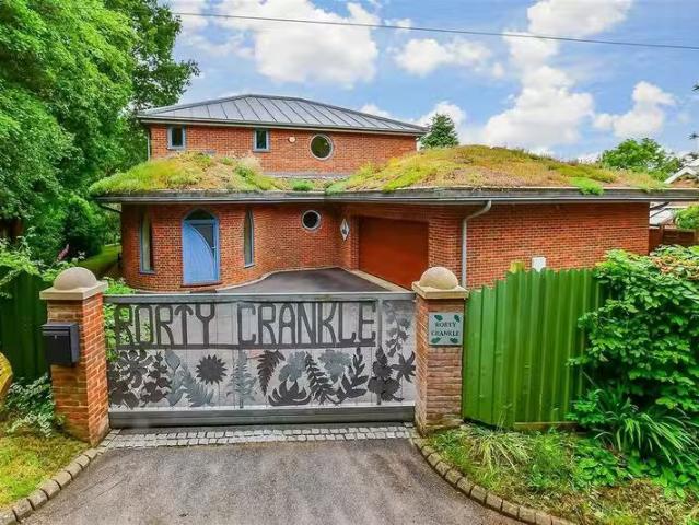 Coopers Lane, Sellindge, Kent 4 bed detached house for sale.