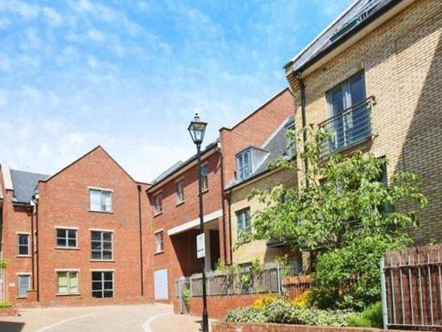 Coopers Yard, Paynes Park, 2 Bedroom Flat