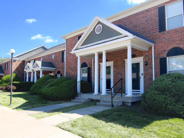 Coach House Apartments 2 Bedroom Apartment for Rent at 655 E Minor Dr, Kansas City, MO 64131 Red Ridge South