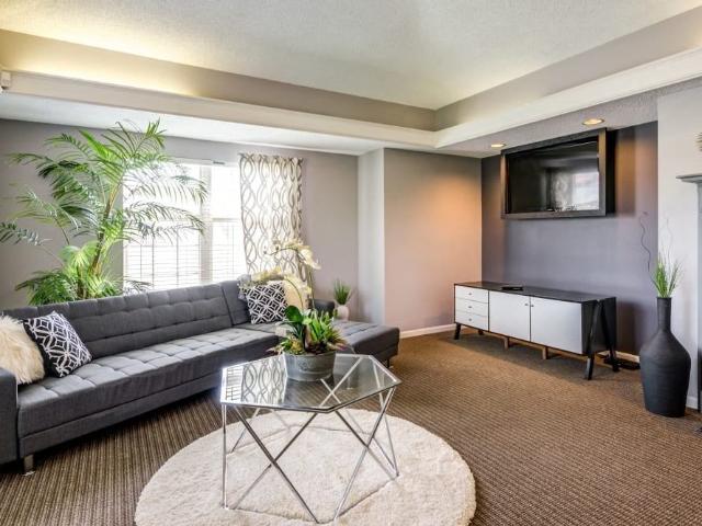 Coach House Apartments 2 Bedroom Apartment for Rent at 655 E Minor Dr, Kansas City, MO 64131 Red Ridge South