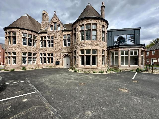 Coach House Lane, Rotherham 2 bed apartment to rent £1,450 pcm £335 pw