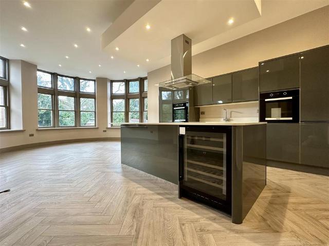 Coach House Lane, Rotherham 2 bed apartment to rent £1,450 pcm £335 pw