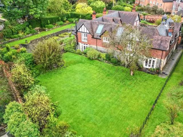 Coach House Mews North Road, Leigh. 4 bed coach house for sale.