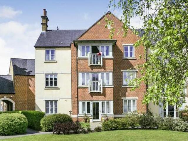 Coachmans Court, Station Road, 2 Bedroom Apartment