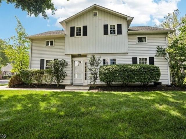 Coachlight Dr, Chatham Township, Condo For Sale