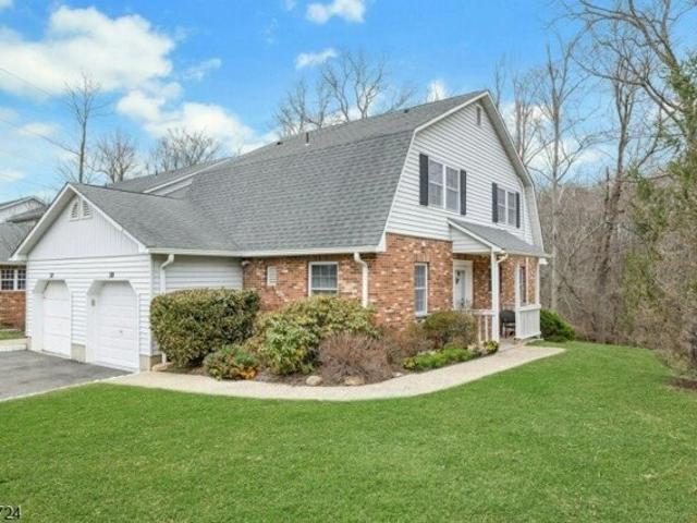 Coachlight Dr, Chatham Township, Condo For Sale