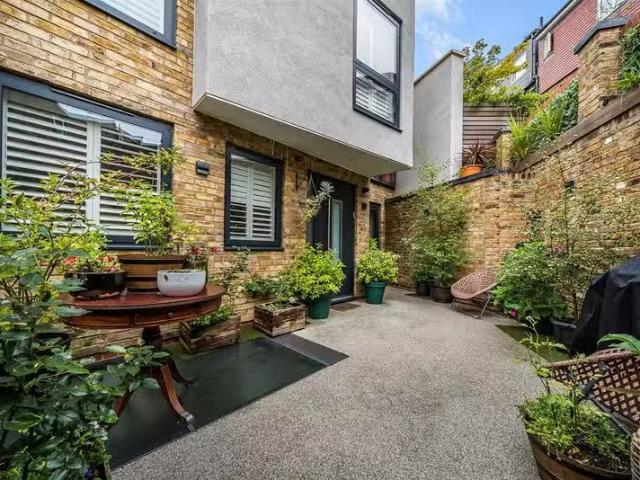 Coachworks Mews, Pattison Road. 3 bed house for sale £2,150.