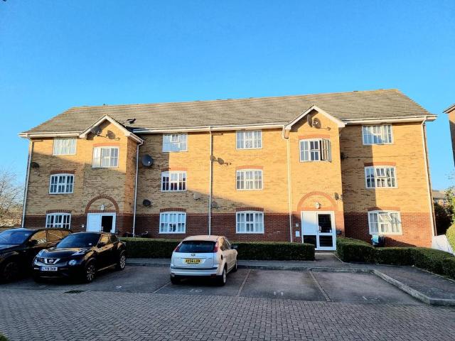 Coal Court, Grays, Essex, RM17 2 bed apartment to rent £1,450 pcm £335 pw