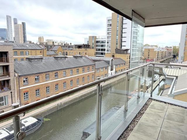 Coalmakers Wharf, London E14 2 bed flat to rent £2,500 pcm £577 pw