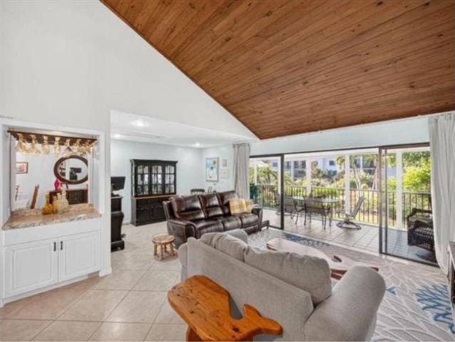 Coastal room for rent male or fml