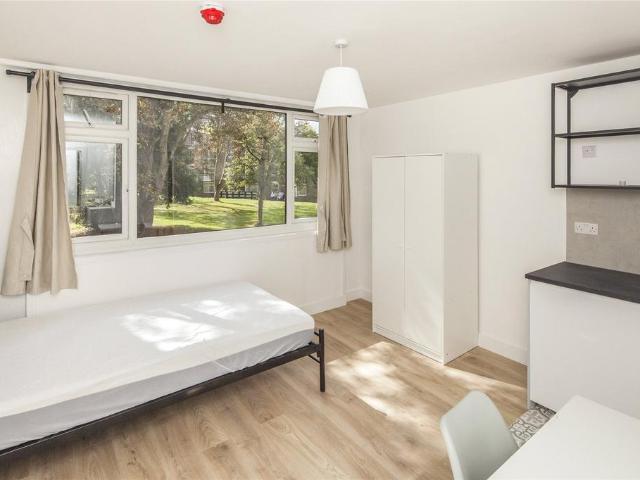 Coburg Crescent, London, SW2 1 bed in a house share to rent £1,090 pcm £252 pw