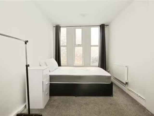 Coburg Crescent, London, SW2 3HT