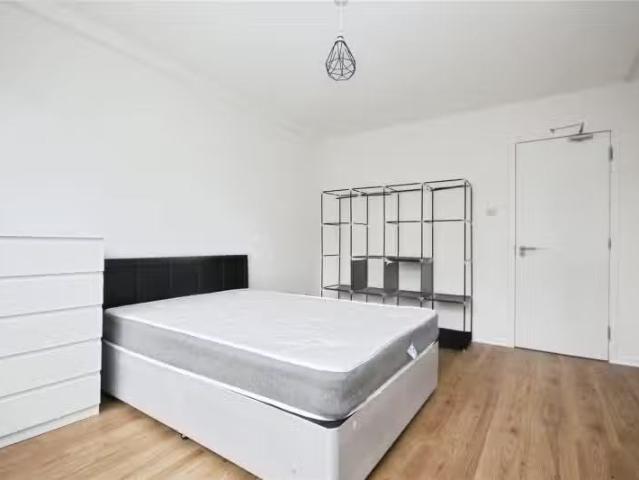 Coburg Crescent, London, SW2 3HT