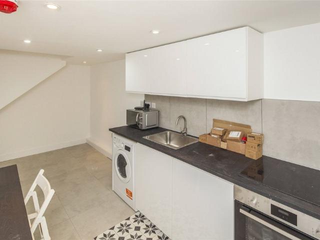 Coburg Crescent, London, SW2 3HU