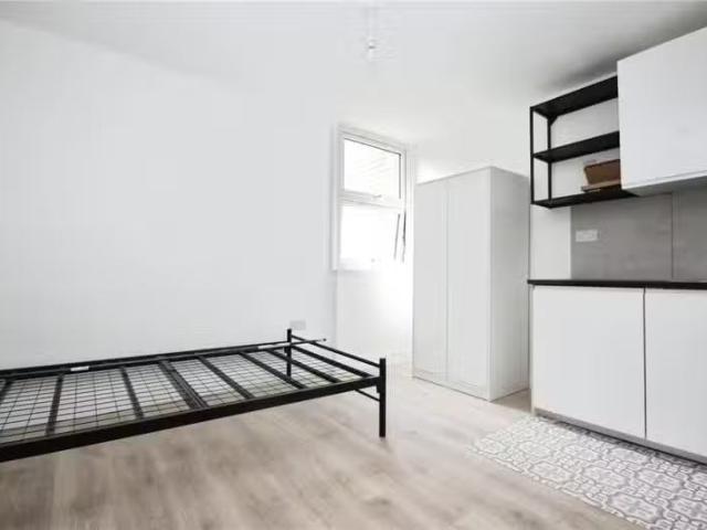 Coburg Crescent, London, SW2 3HU