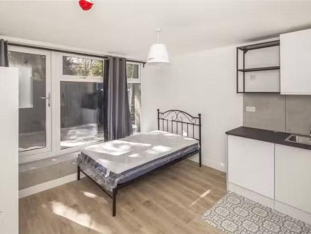 Coburg Crescent, London, SW2 3HU