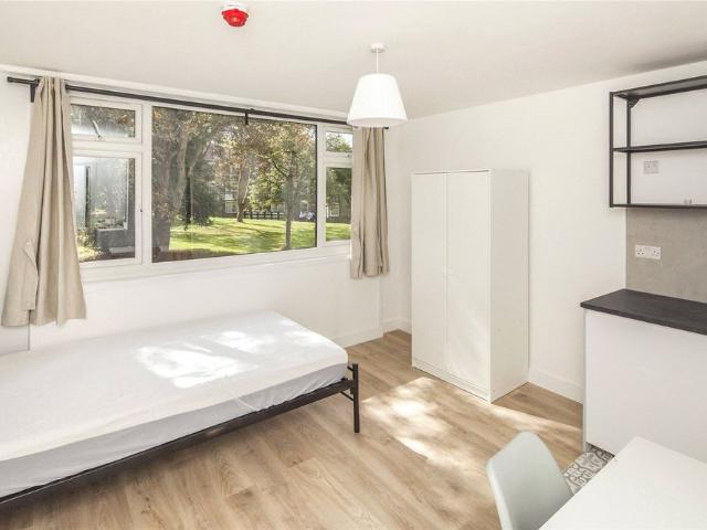 Coburg Crescent, London, SW2 3HU