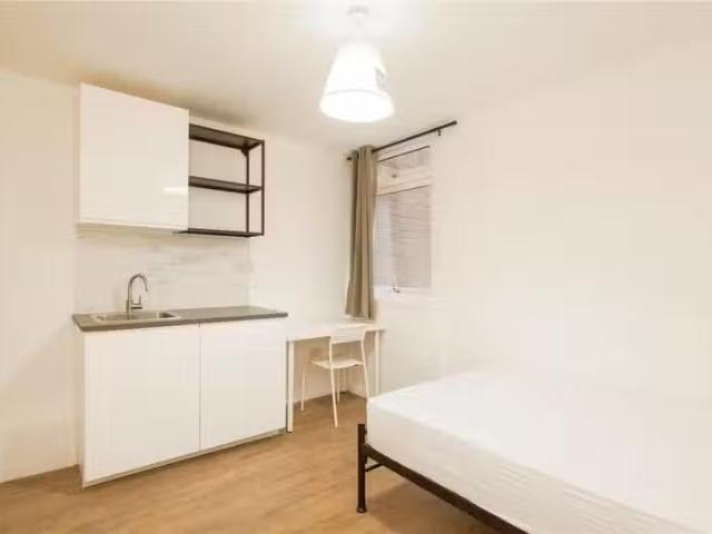 Coburg Crescent, London, SW2 3HU