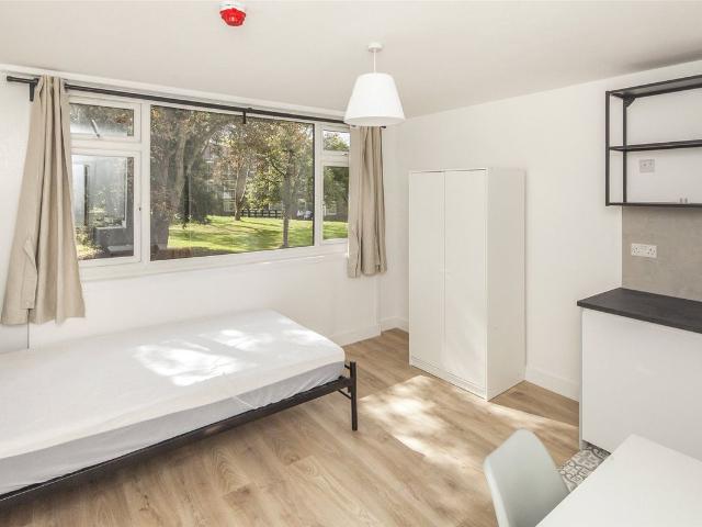 Coburg Crescent, London SW2, Room to rent, £1,090 pcm | PrimeLocation