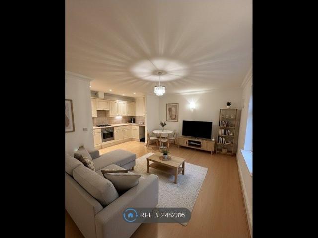 Cobb Close, Bury St. Edmunds IP32, 2 bed flat to rent, £1,150 pcm | PrimeLocation