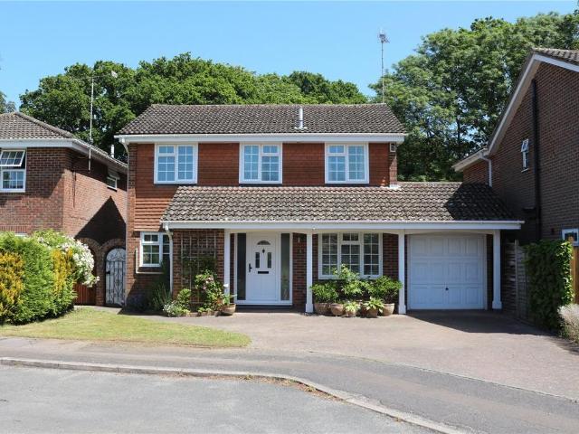 Cobbetts Mead, Haywards Heath, West. 4 bed detached house to rent £2,700 pcm £623 pw